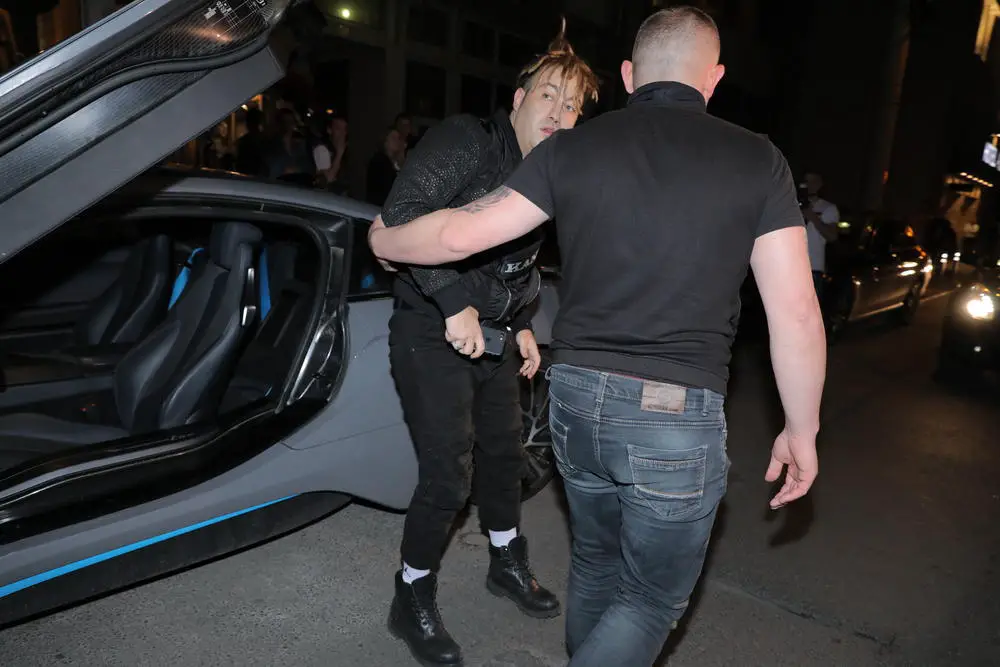 Srbija se smije bivšem dragom Ane Nikolić: Kupio auto koje košta boga ... Srbija se smije bivšem dragom Ane Nikolić: Kupio auto koje košta boga ...